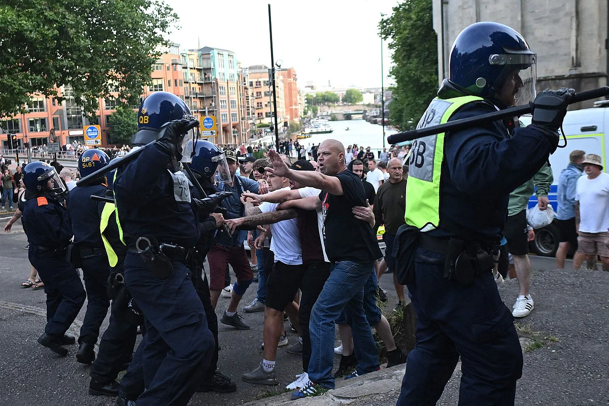 UK sees worst riots in 13 years; over 90 arrested as demonstrators ...