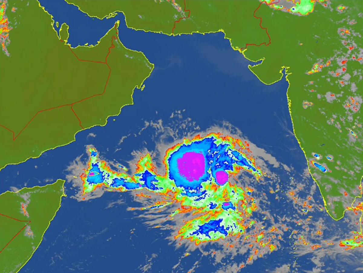 UAE: Tropical storm in Arabian Sea will not affect country, authority ...