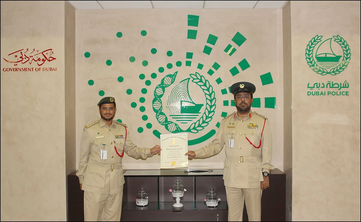 UAE: 2 Dubai Police officers become first Arab fingerprint experts ...