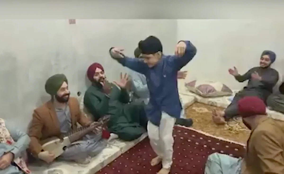 Pakistani Sikh boy's Pashtun dance video goes viral | Khaleej Times