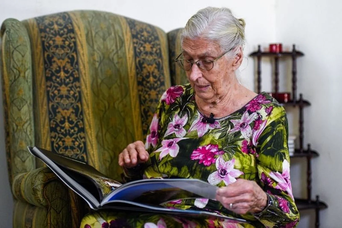 'Everyone loved her': Midwife who cared for UAE women, babies for 60 ...