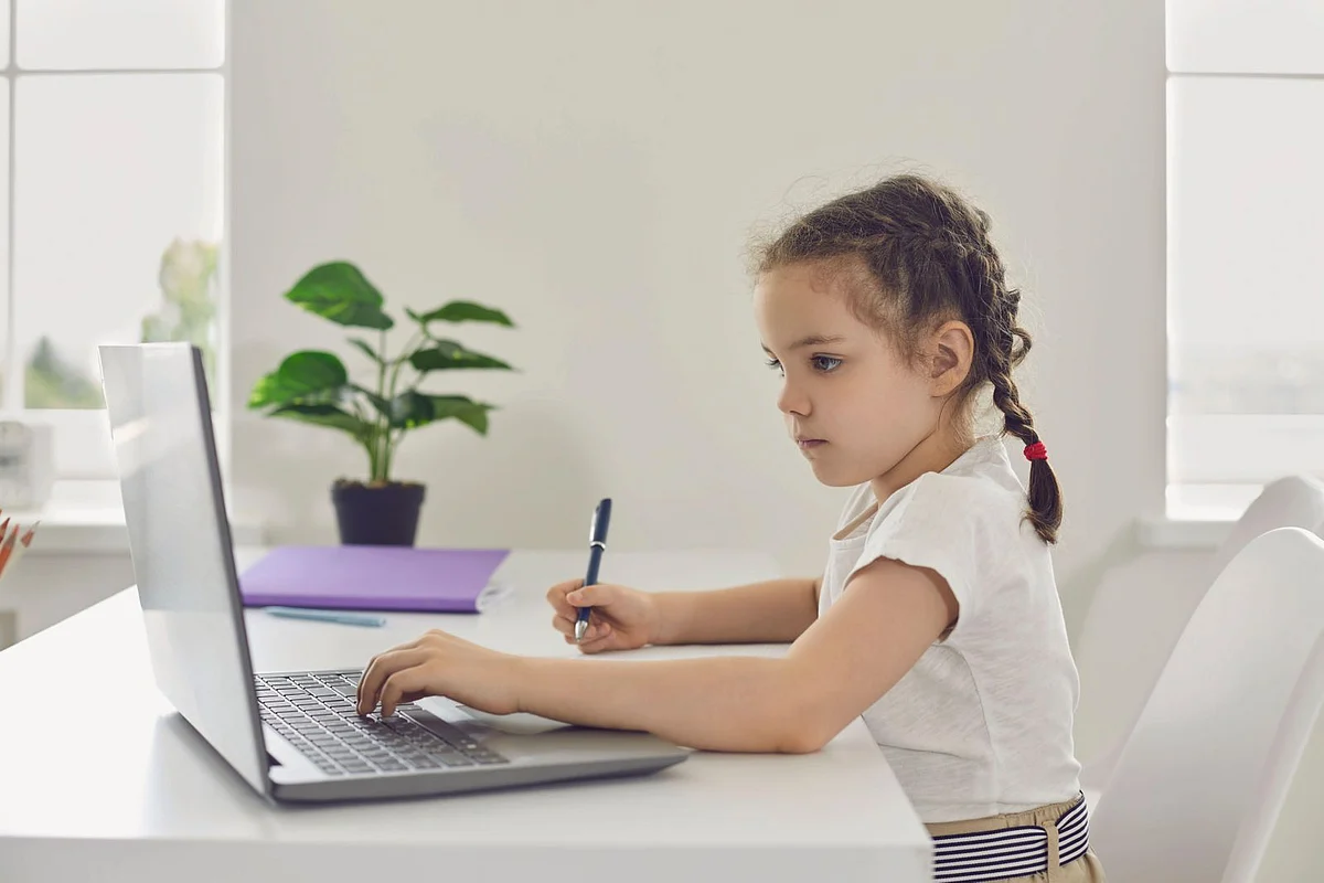 UAE: 2 weeks of distance learning in new school term | Khaleej Times